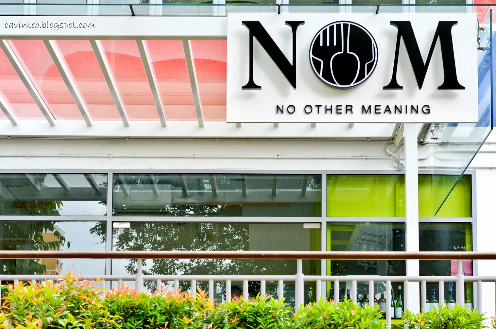 Entree Kibbles: NOM Bistro Bakery Cafe & its Signature Rainbow Cake ...